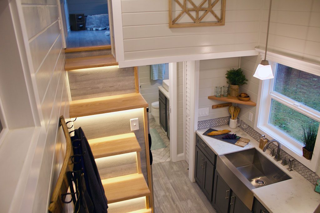 TINY HOUSE TOWN: Tiny Replica Home From Tiny Heirloom