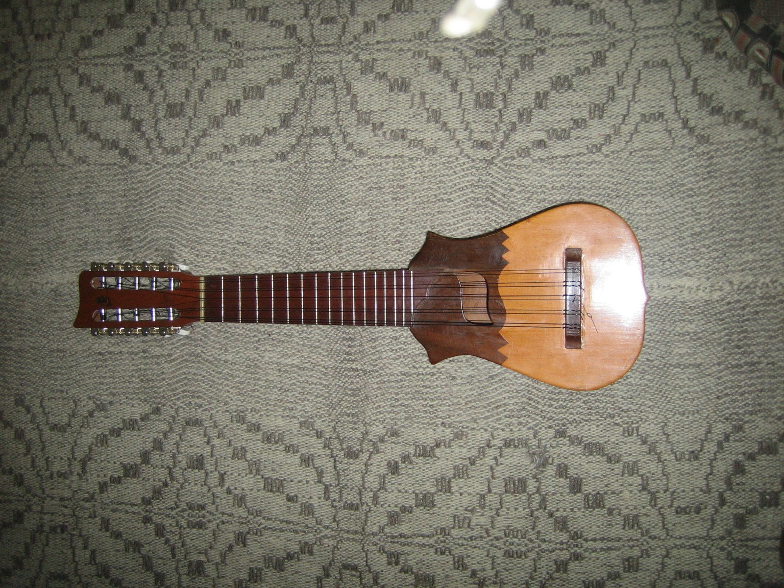 Instruments Andins: El Charango: