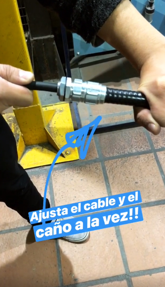 Necesitas ajustar un cable y caño a la vez?