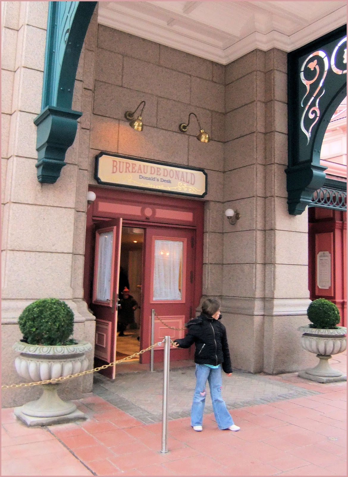 DF'82: Donald's Desk