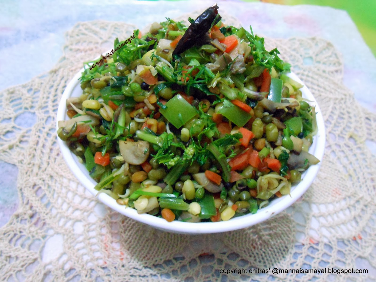 kalakkalsamayal: Kusum Greens and Sprouted Green Gram Stir Fry