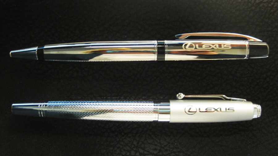 Hendrick Lexus Kansas City North: Stuff Those Stockings for 10% Off!