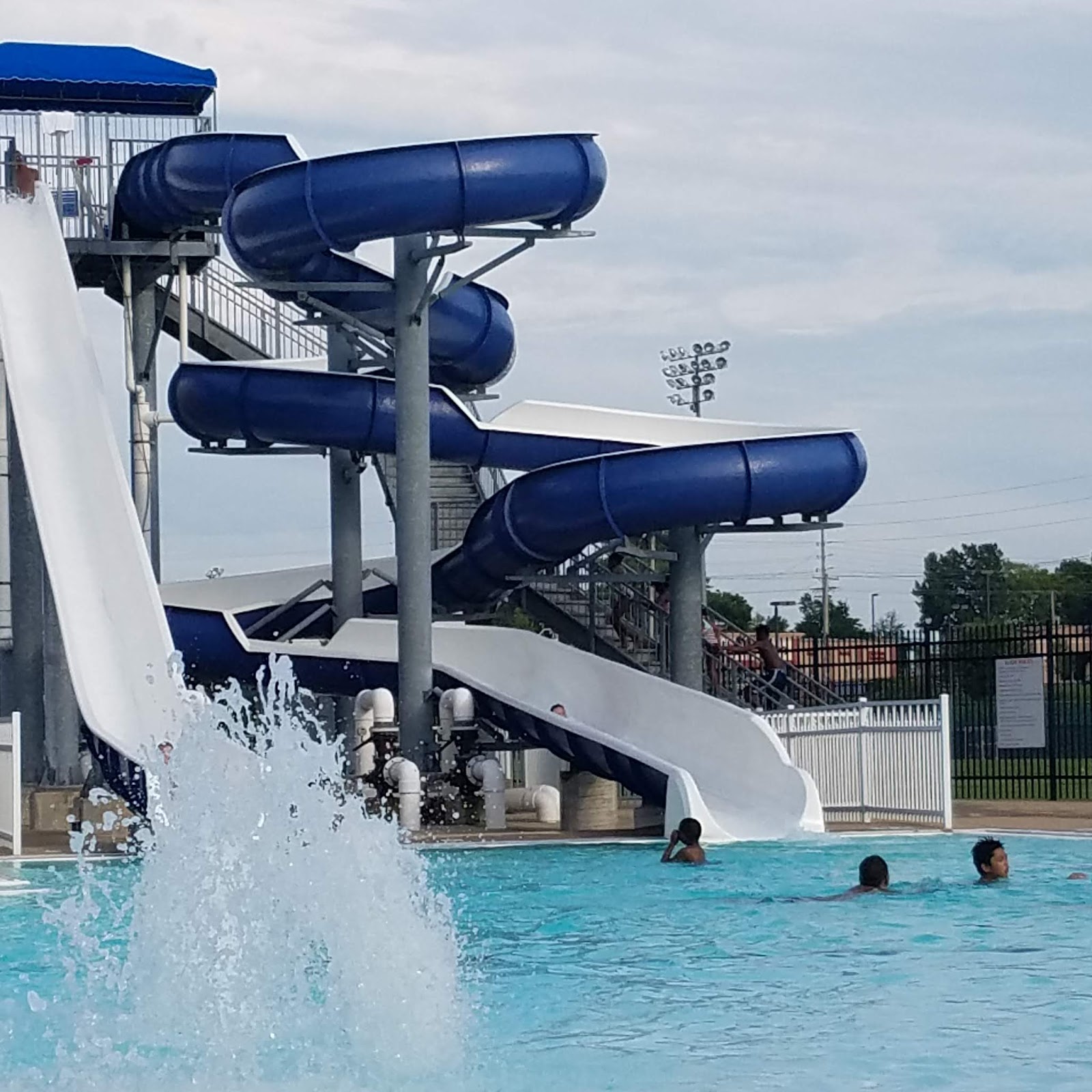 Play St. Louis: Maplewood Family Aquatic Center, Maplewood