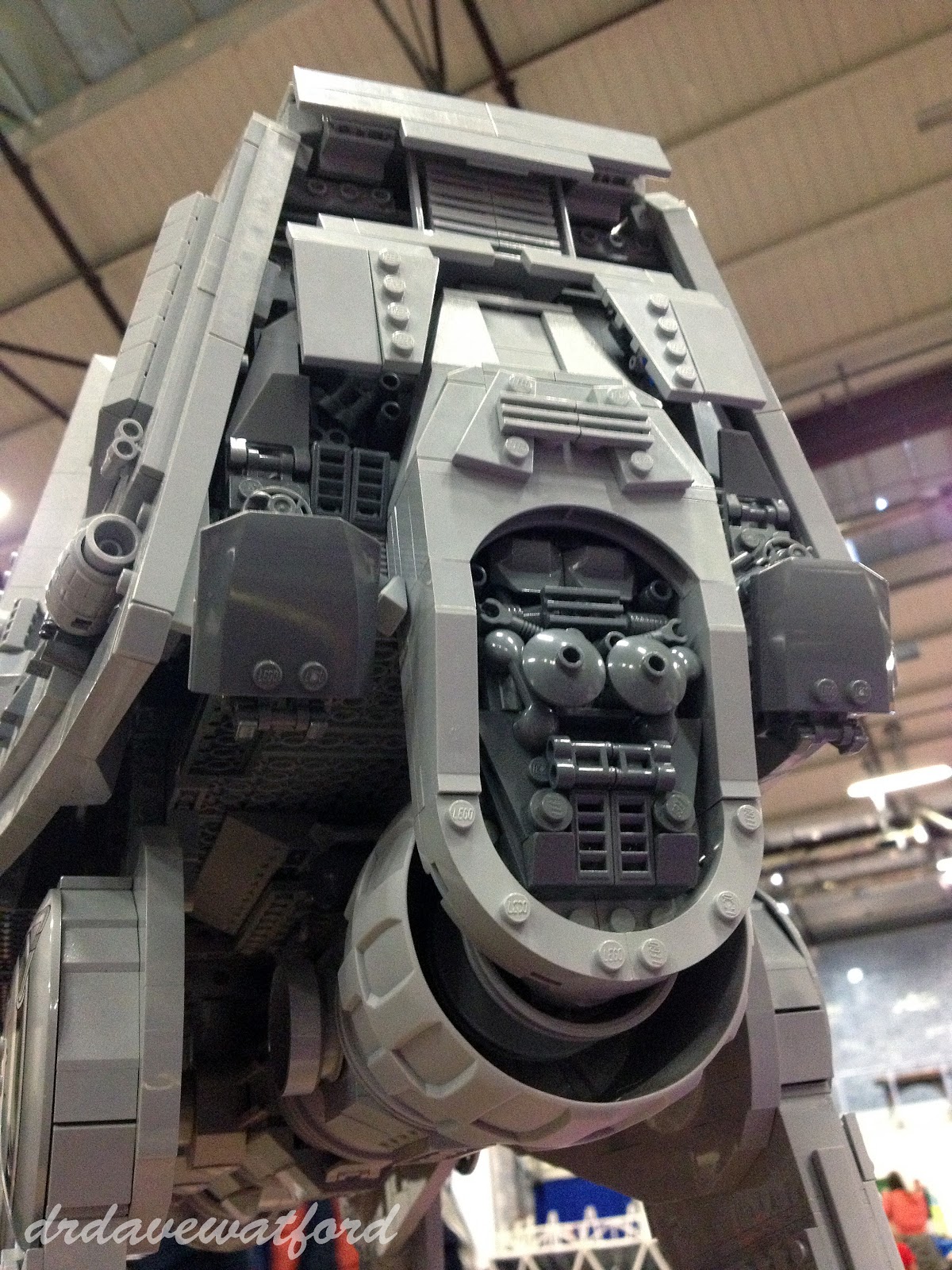 Gimme Lego: UCS AT-AT : Body Beautiful