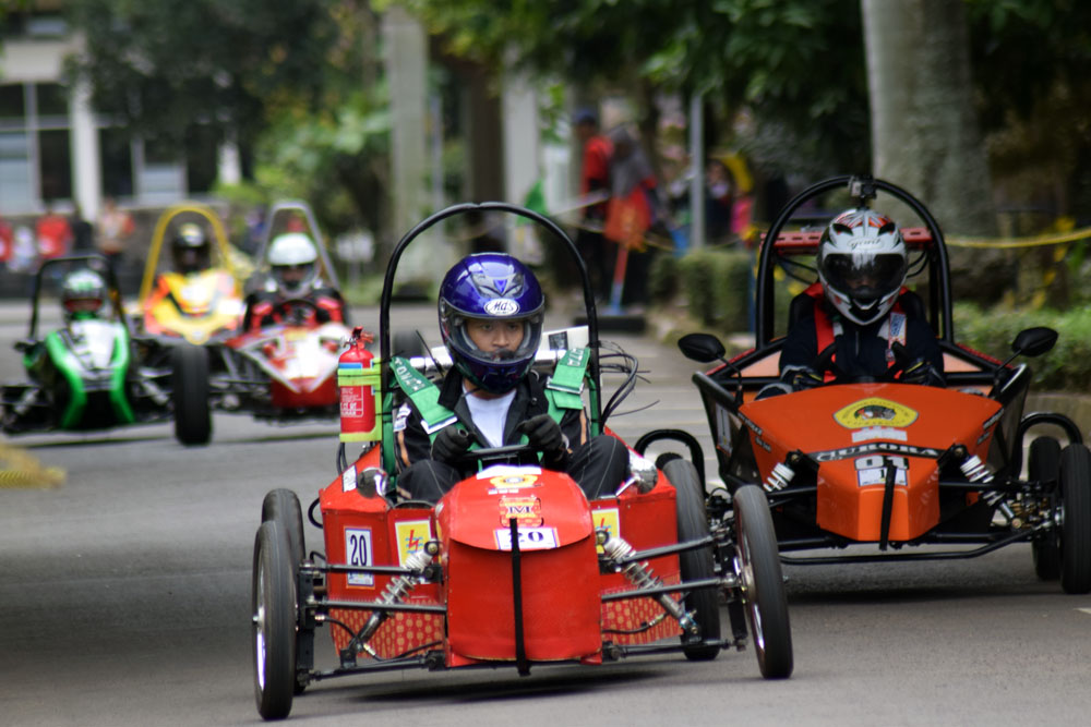 KMLI KOMPETISI MOBIL LISTRIK 2017. LAPORANNYA JALANNYA KOMPETISI DAN ...