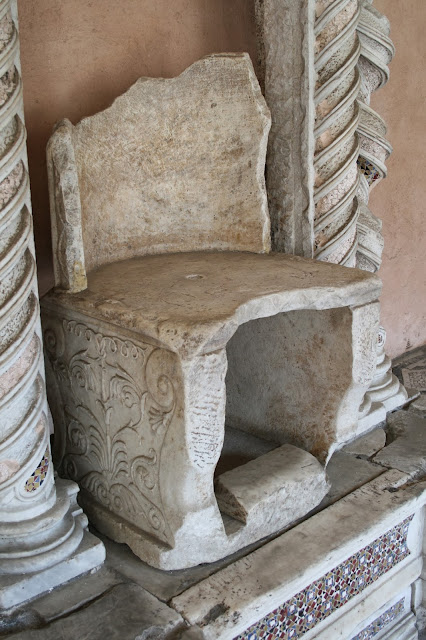 DOMVS ROMANA: Sedere in cathedra, sentarse cómodo en la antigua Roma