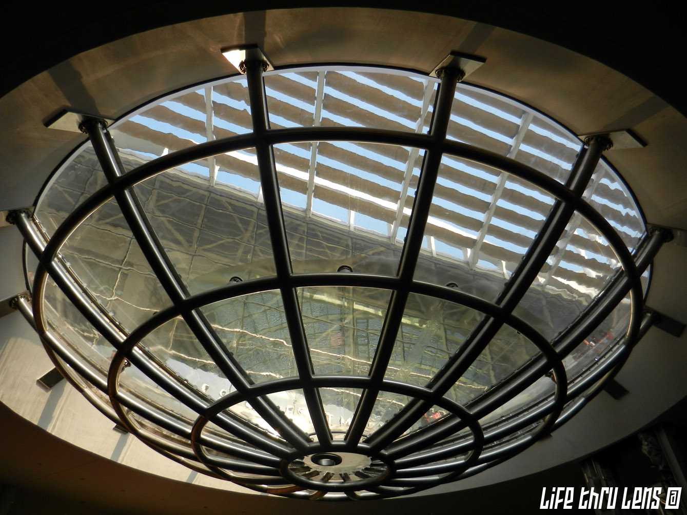 Live RIGHT by believing RIGHT: Life thru Lens - Rain Oculus at MBS