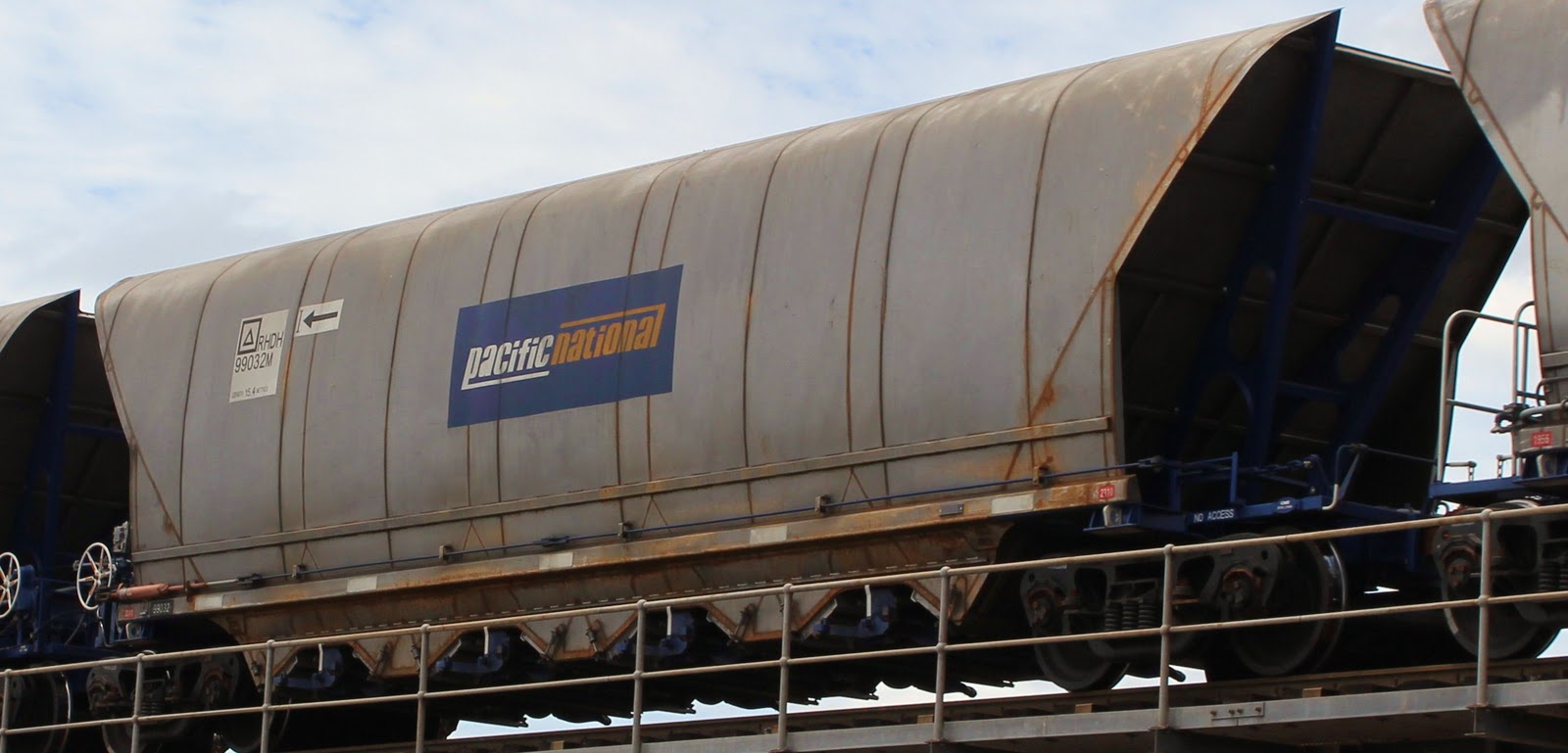 rusted2therails: Hunter coal hoppers pt5