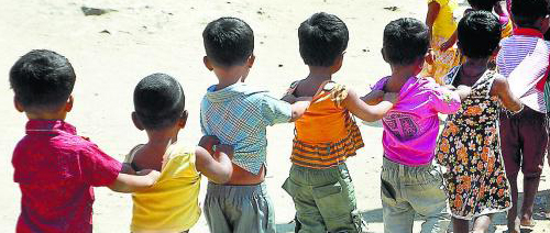 Penting Gambar Anak Berbaris, Batik Anak