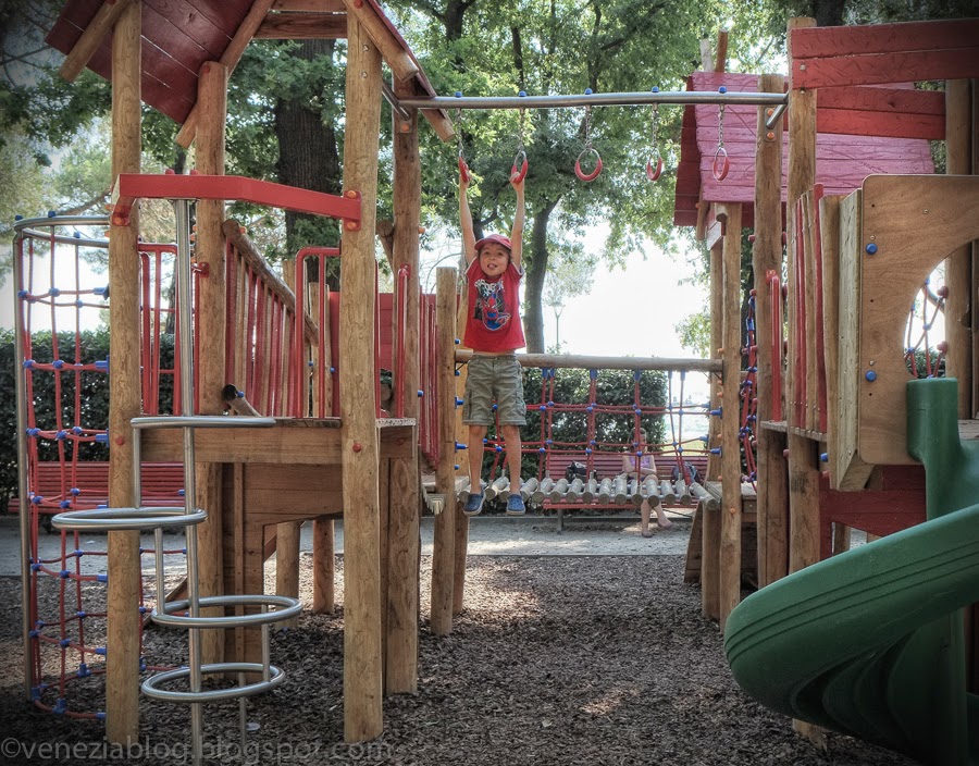 venezia blog: Rings Over the Abyss: On Differences between Italian ...