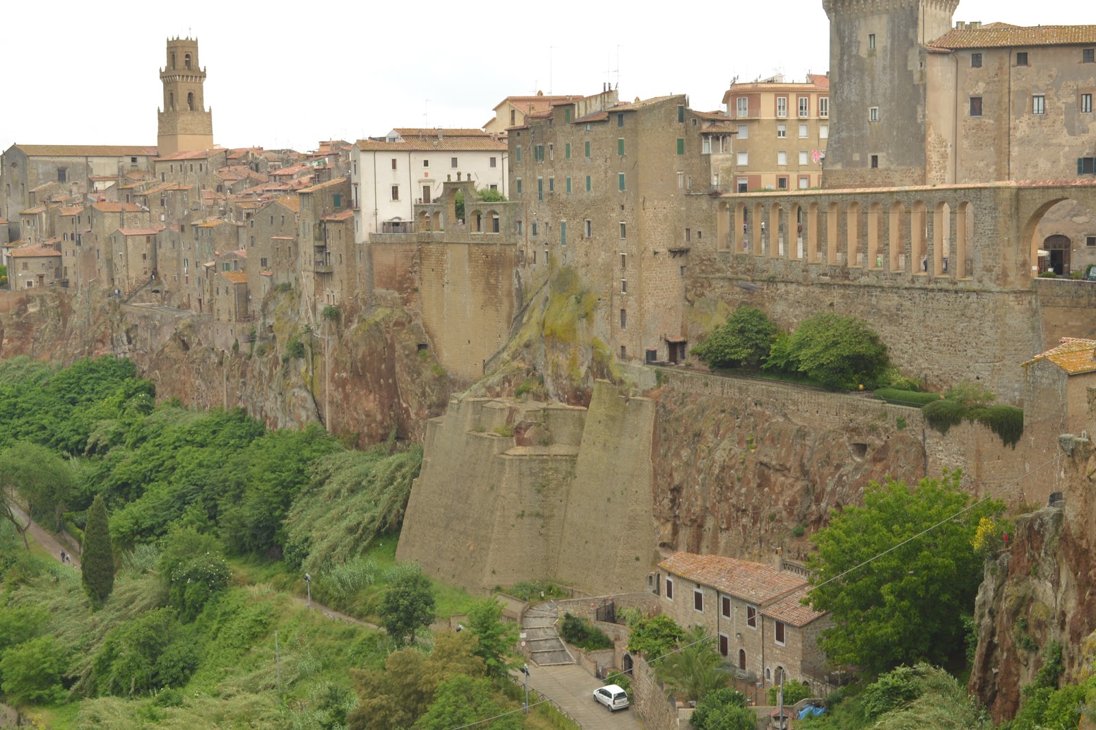 Cosa vedere a Pitigliano, 'la città del tufo'. - Itinerari low cost