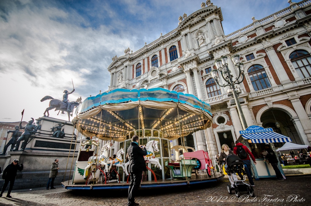 Natale a torino: La Giostra antica che incanta grandi e piccini in ...