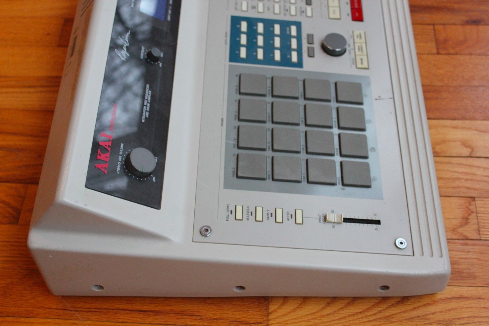 MATRIXSYNTH-B: AKAI MPC 60 II Sampler Drum Machine