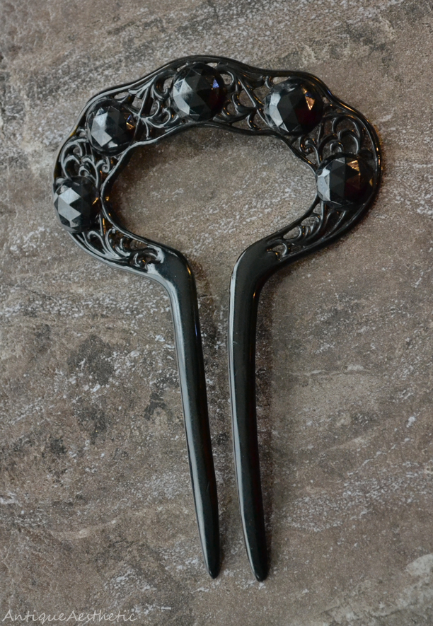 ANTIQUE AESTHETIC: Decorative Hair Combs and the dreaded Celluloid Rot