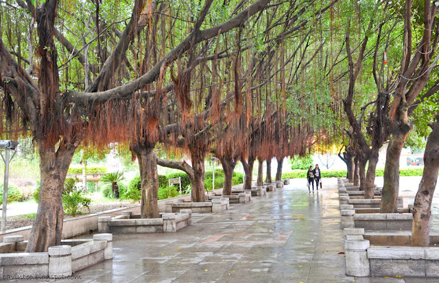 Entree Kibbles: Hezhou Lingfeng Square (贺州灵峰广场) @ Guangxi Province [China]