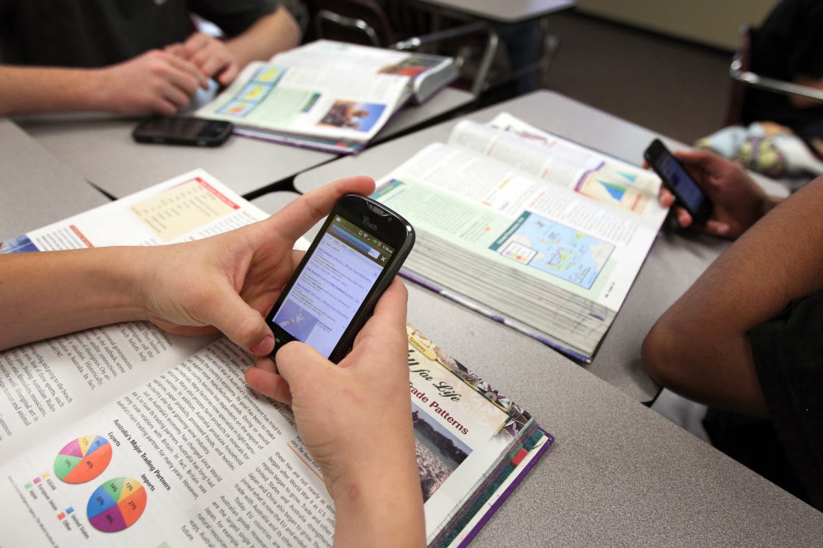Diálogo Educativo ¿celular En El Aula Cuando No Puedas Con Tu Enemigo…