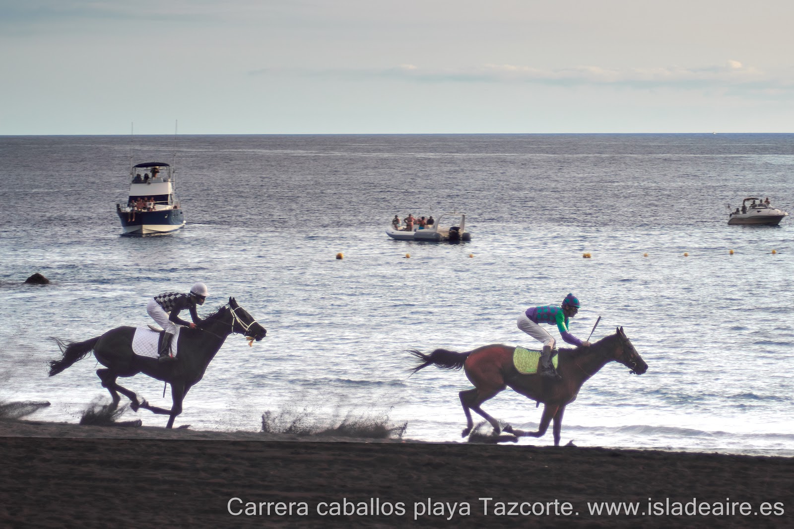 quizás: Carrera de caballos en la playa del Puerto de Tazacorte.