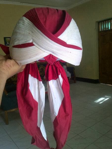 SPESIALIS BUSANA JAWA : BUSANA ABDI DALEM KRATON JOGJA / SURJAN PRANAAN