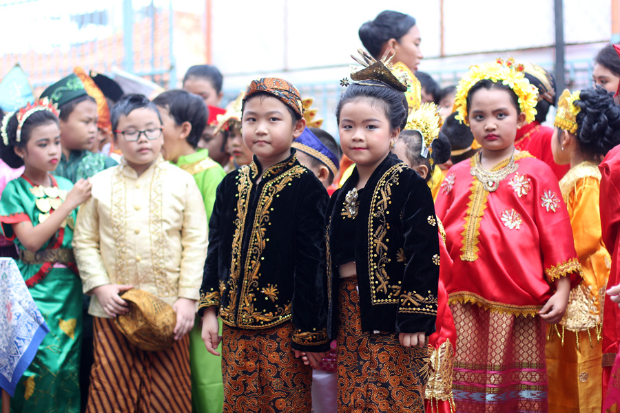 Persewaan Baju Karnaval Purnamadewi: Makna dan Filosofi Baju Adat Jawa ...