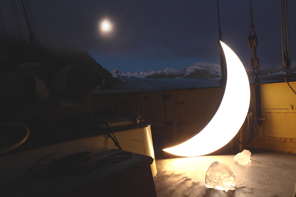 Leonid Tishkov: Two Moons