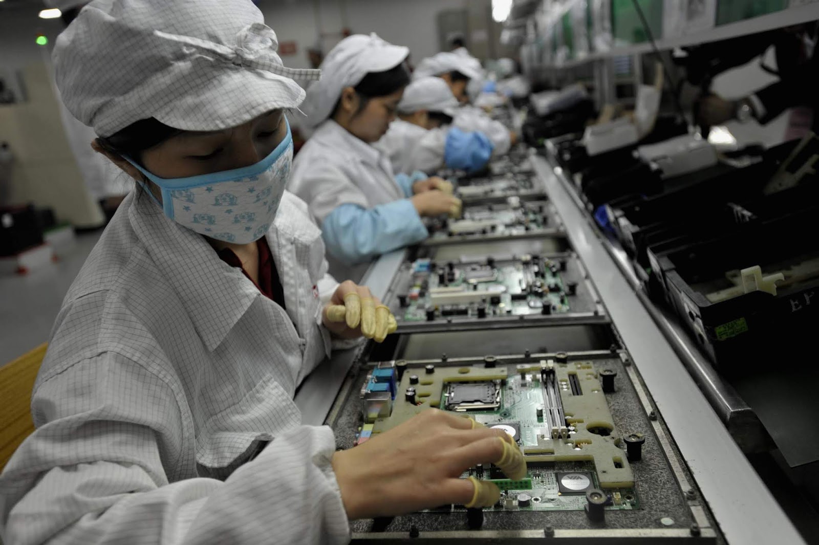 Apple admits to break China Labor Law – Confirms to employ too many ...