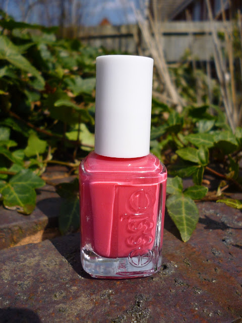 HAUS OF AMY: Review: Essie Status Symbol