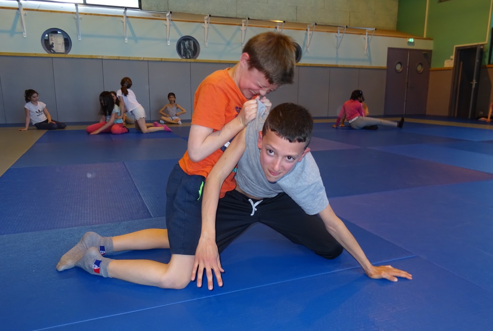 Bienvenue chez les CM2 de l'école ND !: 773. EPS : La lutte finale ...