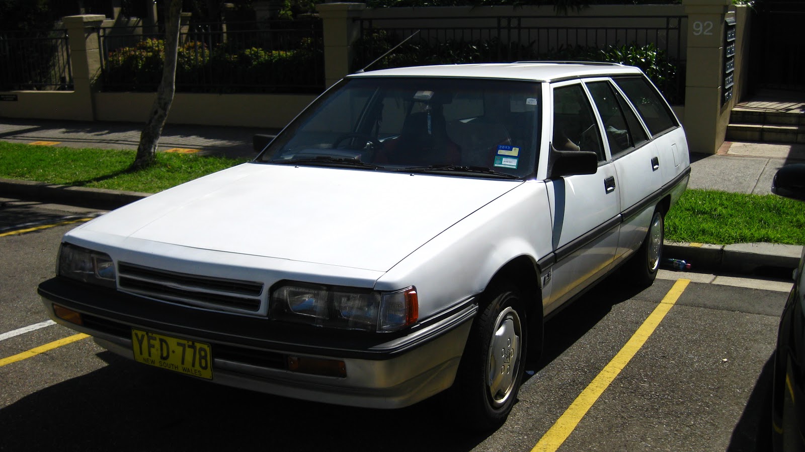 Aussie Old Parked Cars: 1991 Mitsubishi TP Magna GLX 2.6 Wagon