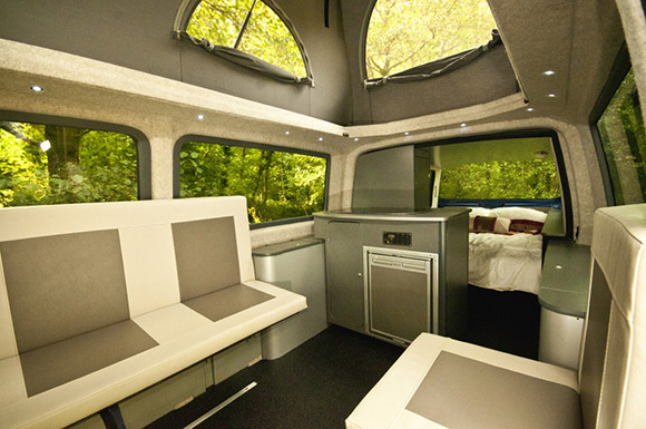 Tía Witty: VolksWagen Transporter DoubleBack Luxury Camper Van