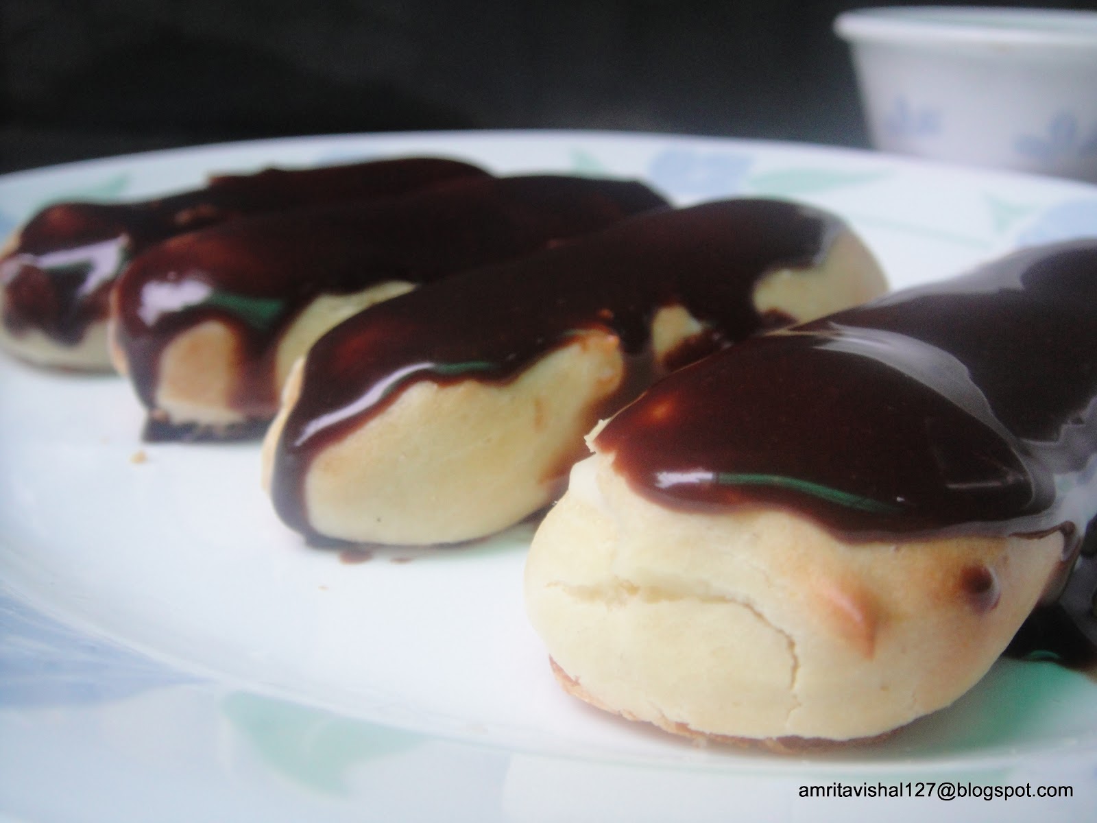 Sweet 'n' Savoury: Mini Chocolate Eclairs