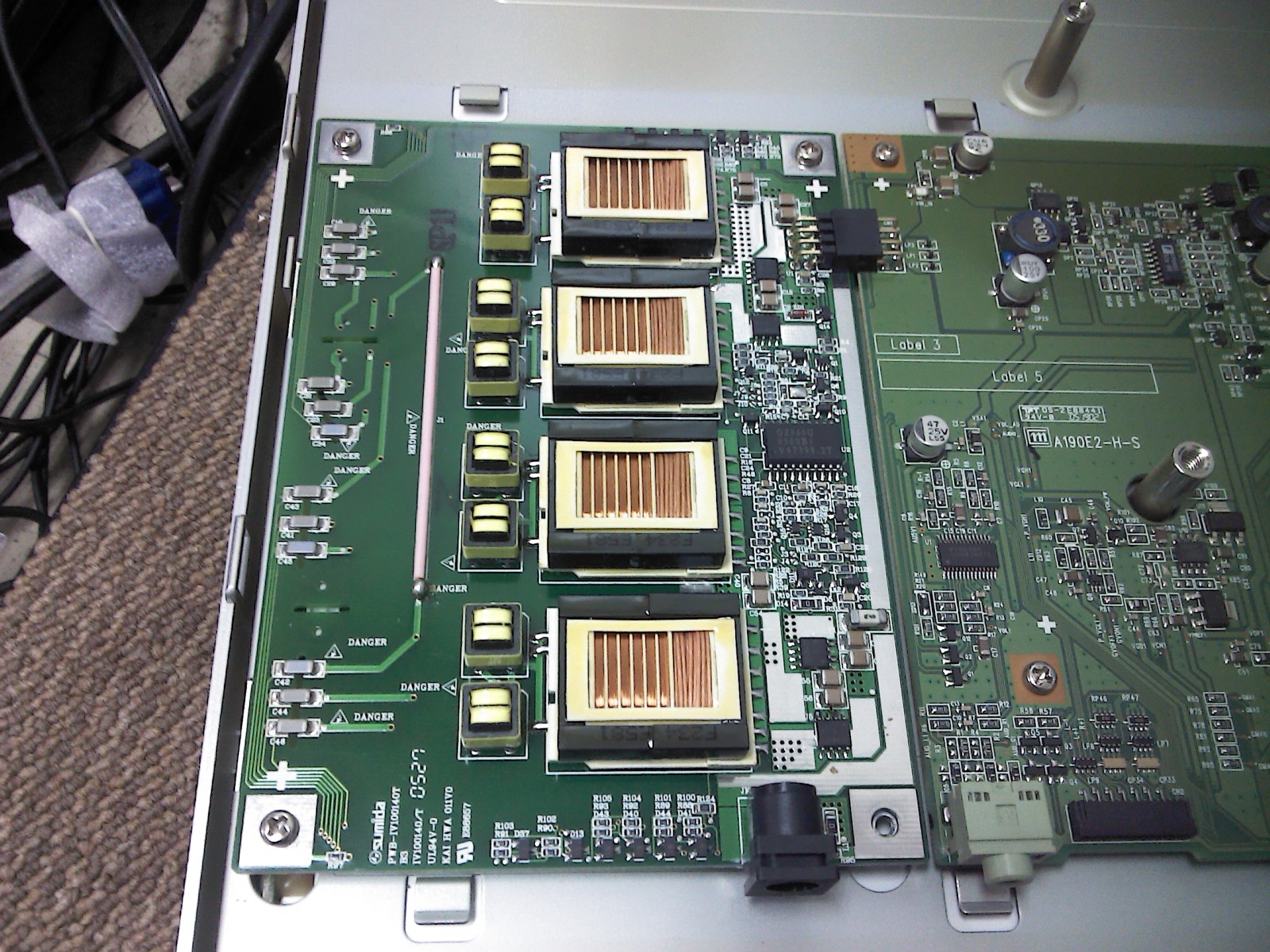 怕冷的企鵝: 螢幕維修 Polyview V293