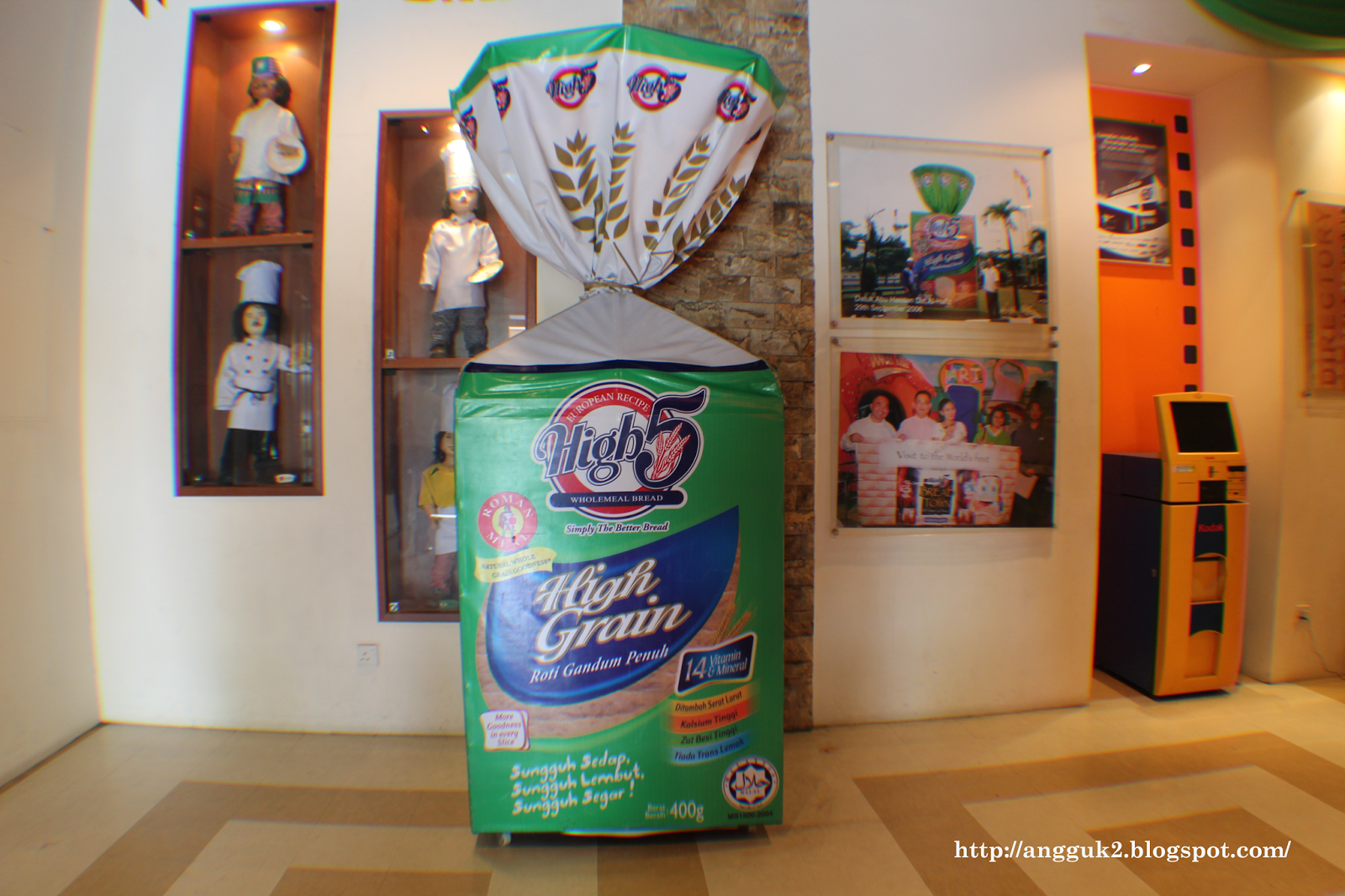 Ain Safiyyah: Hi 5 Bread Town Shah Alam