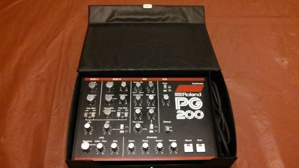MATRIXSYNTH: Roland PG 200 + Vinyl Case + 30" Cable