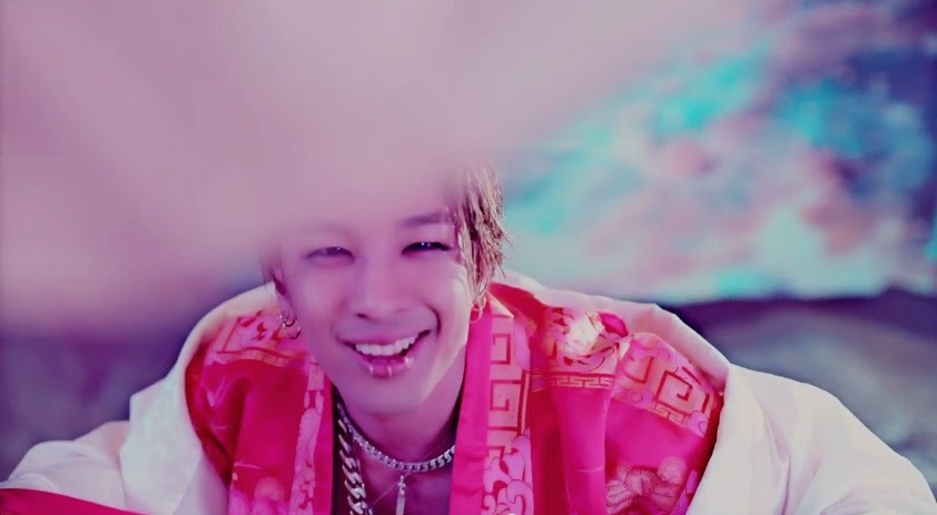 BIGBANG mira debajo de los vestidos en 4to clip de "Bae Bae" | Kpop Replay