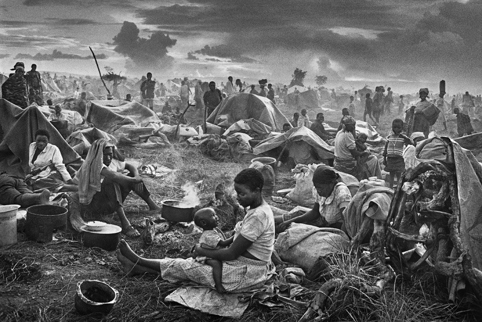 ANA DE LA SERNA: MIGRATIONS - SEBASTIAO SALGADO