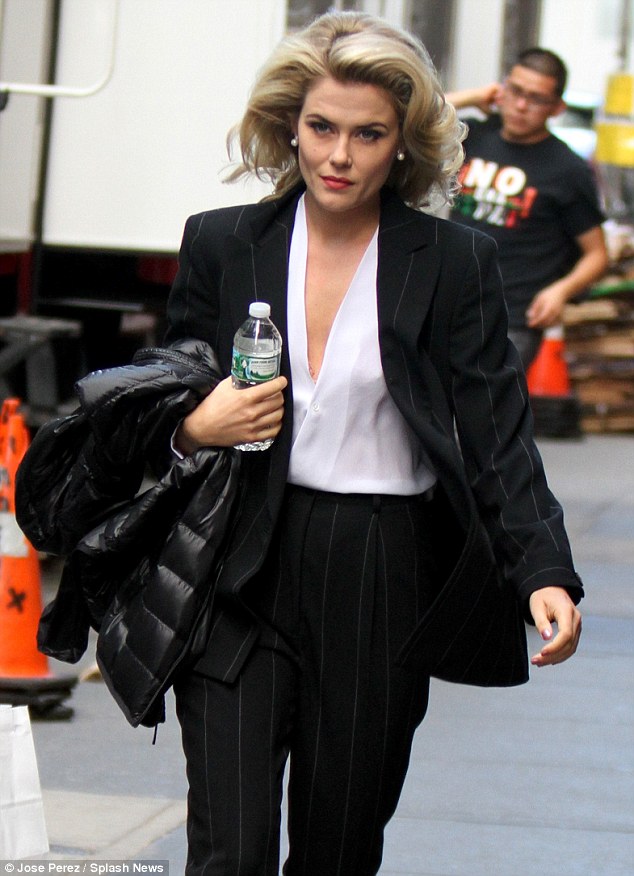 Rachael Taylor || On the set of her movie 'Gold' - October 5, 2015 ...