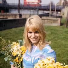 Carry On Blogging!: Remembering the talented Carol White
