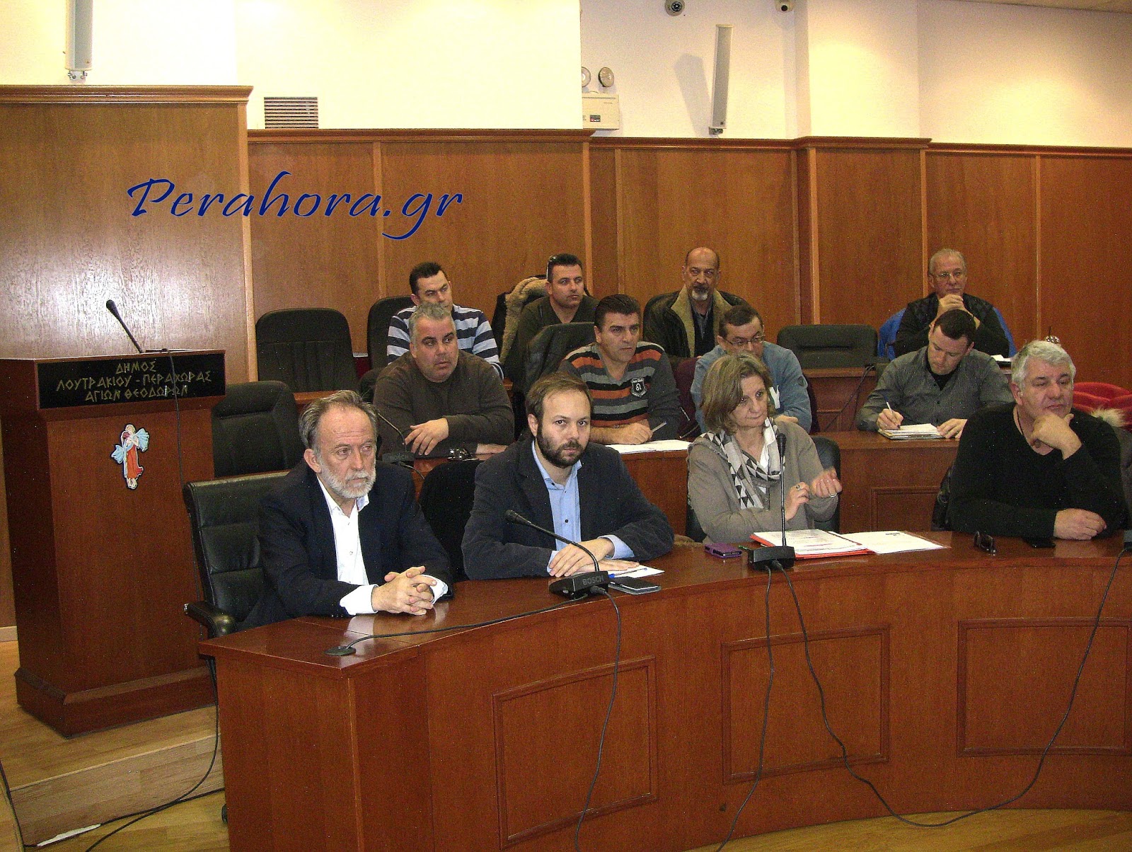 www.perahora.gr: ΛΟΥΤΡΑΚΙ: Συζήτηση για τις τελευταίες εξελίξεις στο ...