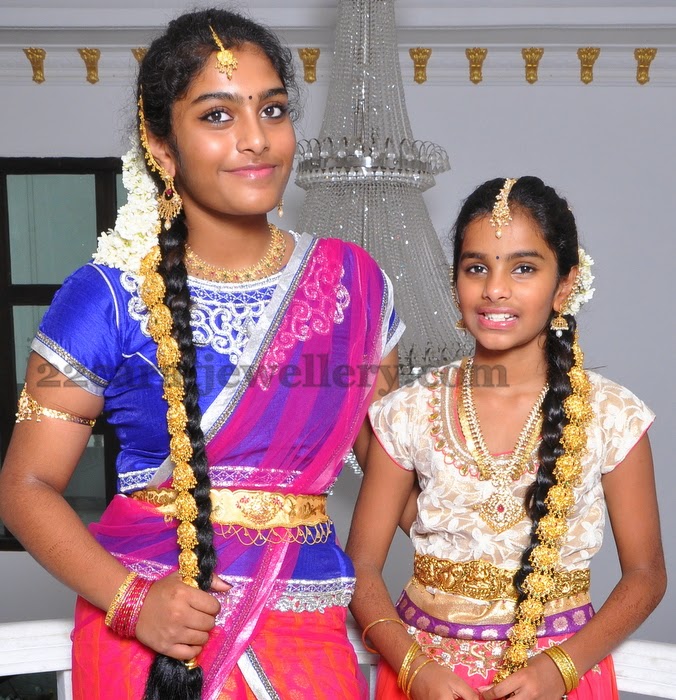 Beautiful Sisters in Gold Jada - Jewellery Designs