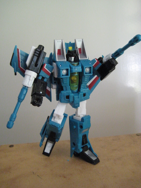 ChCse's blog: Toy Review: Transformers BotCon 2013 Rainmakers Bitstream