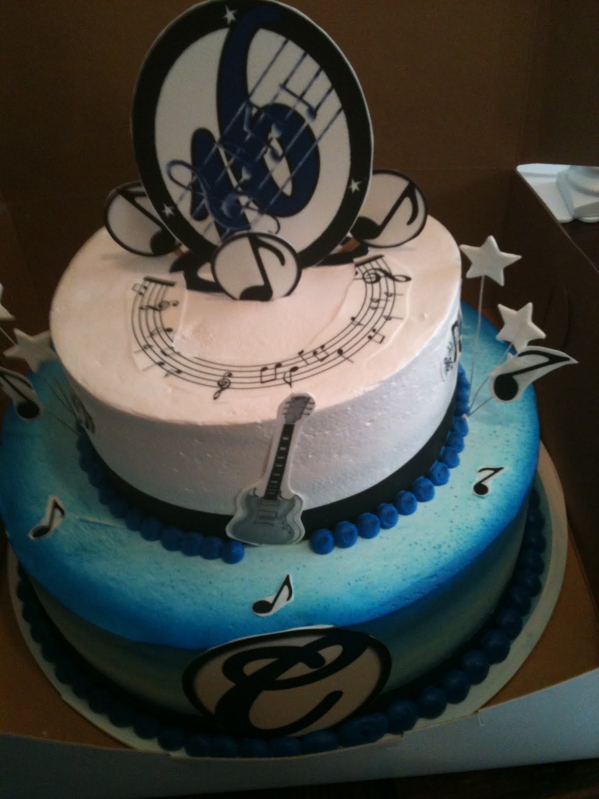 Hector's Custom Cakes: birthday music custom cake