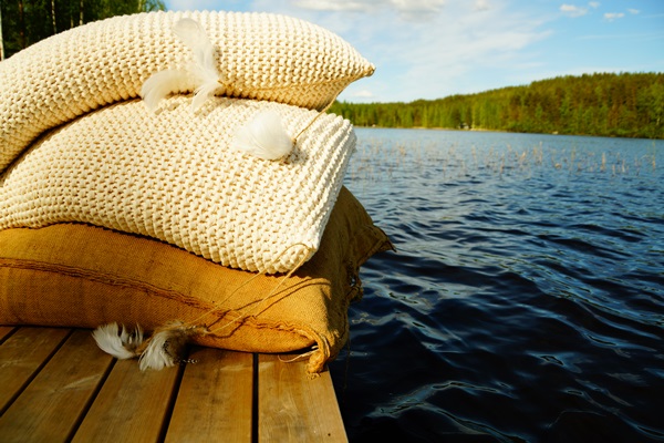 Valkoinen Puutalokoti: Kesän paras tyyny!
