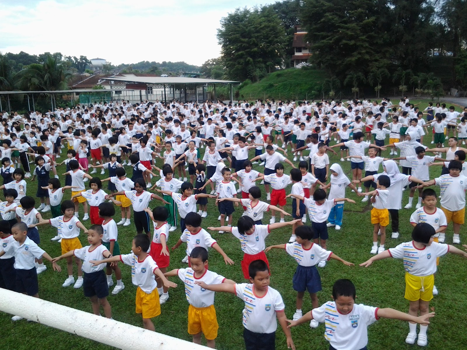 森美兰芙蓉拉杭新村华小 SJK( C ) Kg Baru Rahang : 一个马来西亚活力操 Senamrobik 1 Malaysia