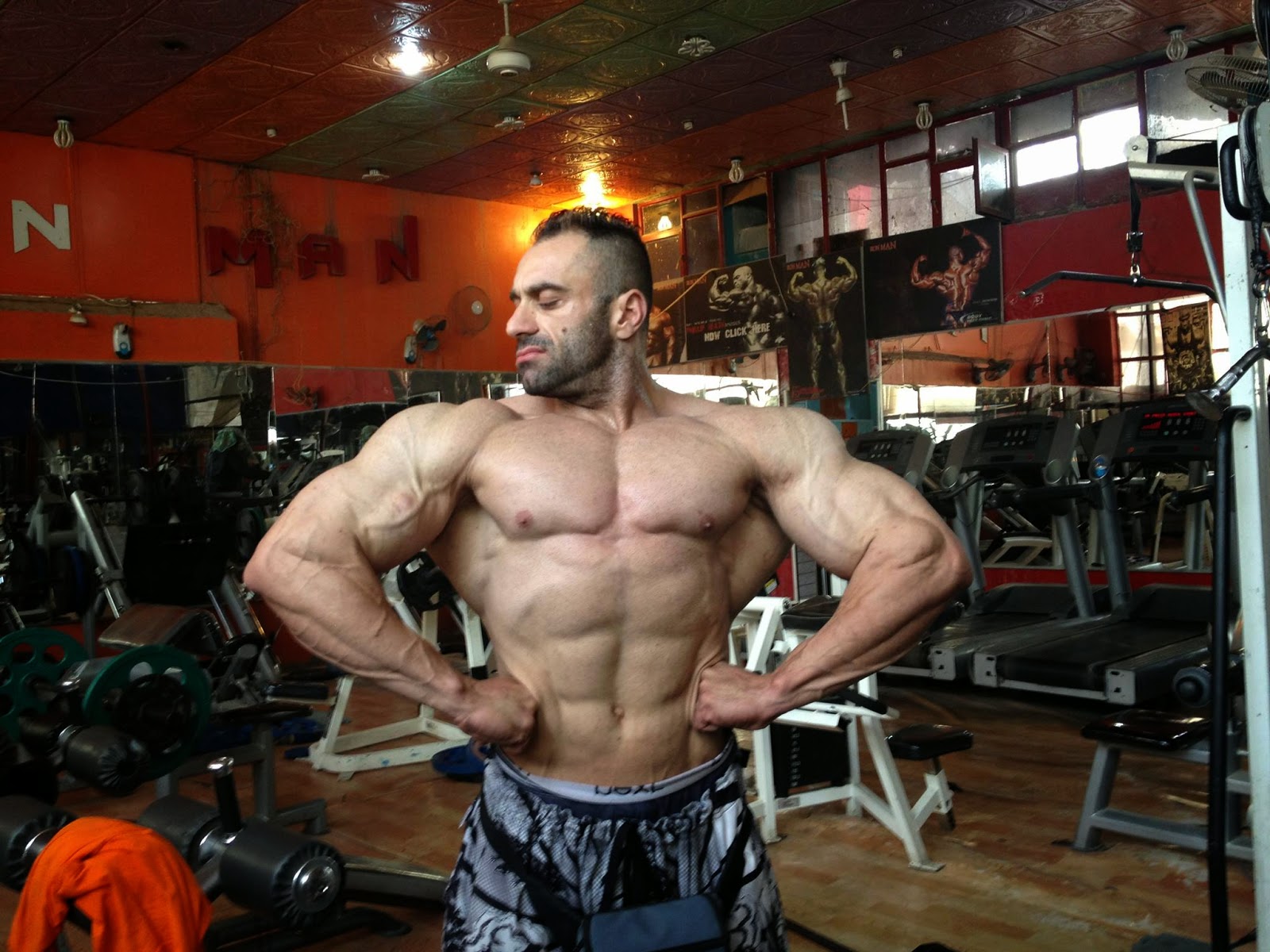 Muscle Lover: Iraqi-Kurdish bobybuilder Salah