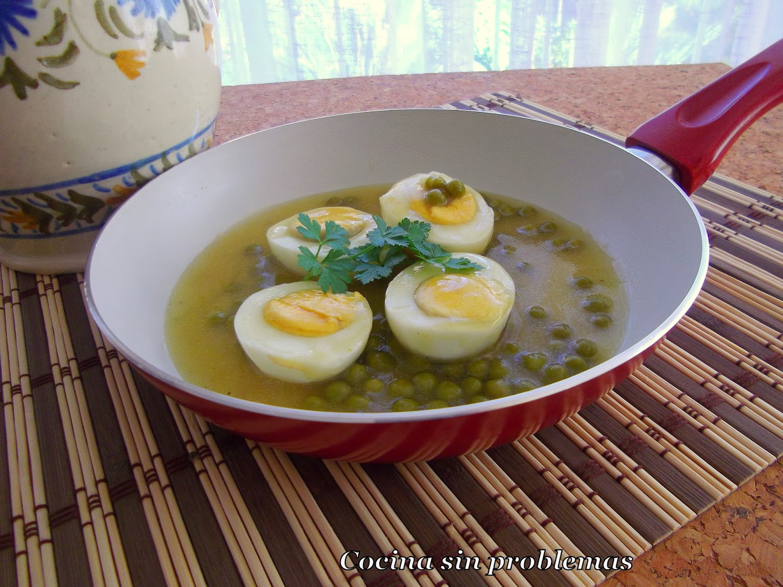 cocina sin problemas: Huevos en salsa verde con guisantes.
