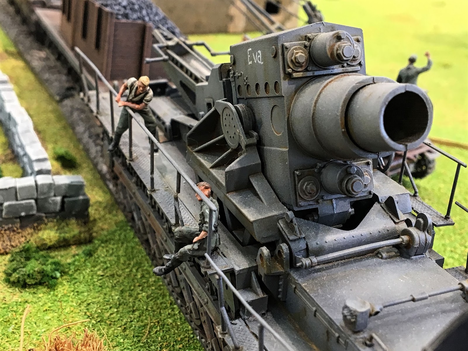 A wargame page: WWII German railway gun