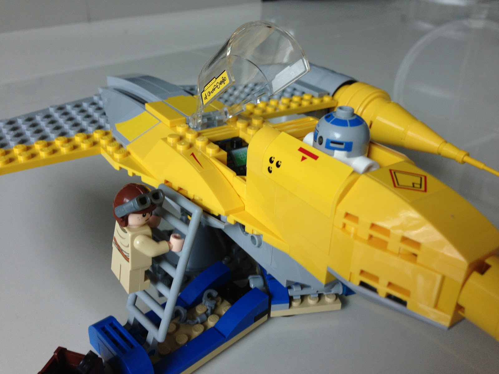 The Marriage of LEGO and Star Wars: Review: 7877 Naboo Starfighter