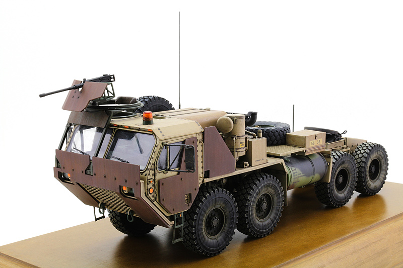 ARMOURED FIGHTING VEHICLE: ....... HEMTT M983 TRACTOR .......