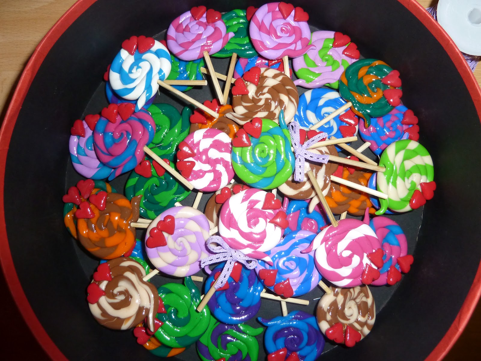 Las cositas de tu Boda: PIRULETAS DE BROCHES