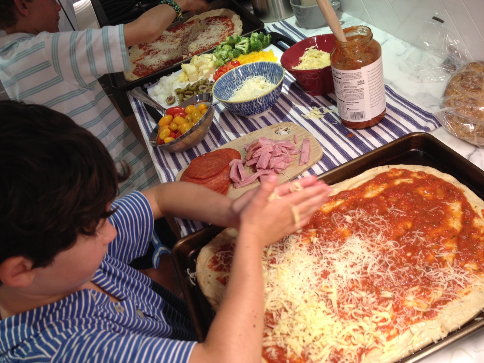 The Full Plate Blog: make-your-own pizza